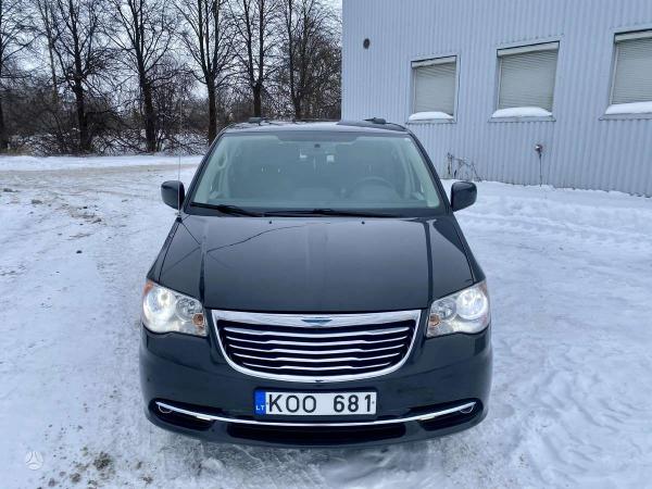 Pelēks Chrysler town-&-country 2012 Šauļi, ar dzinēja tilpumu 3.60 L un nobraukumu 300 tūkst. km par 6950 €, foto 2 vietnē AUTOMOTO.COM.LV