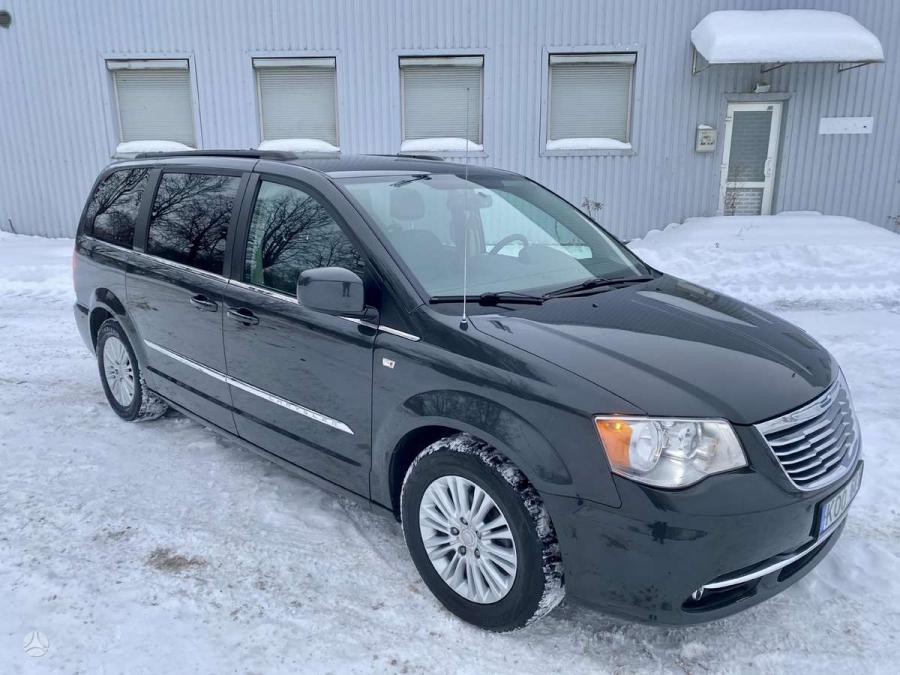 Pelēks Chrysler town-&-country 2012 Šauļi, ar dzinēja tilpumu 3.60 L un nobraukumu 300 tūkst. km par 6950 €, foto 3 vietnē AUTOMOTO.COM.LV