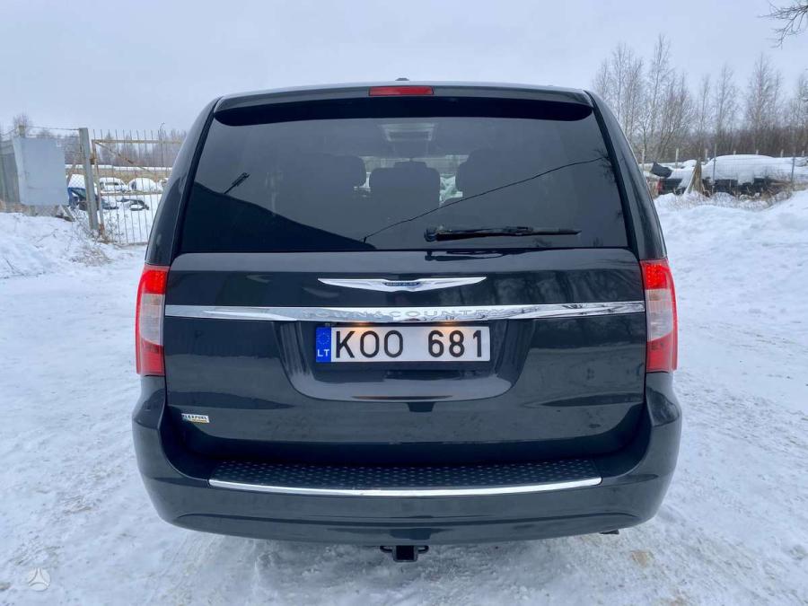 Pelēks Chrysler town-&-country 2012 Šauļi, ar dzinēja tilpumu 3.60 L un nobraukumu 300 tūkst. km par 6950 €, foto 5 vietnē AUTOMOTO.COM.LV