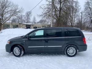 Pelēks Chrysler town-&-country 2012 Šauļi, ar dzinēja tilpumu 3.60 L un nobraukumu 300 tūkst. km par 6950 €, foto 8 vietnē AUTOMOTO.COM.LV