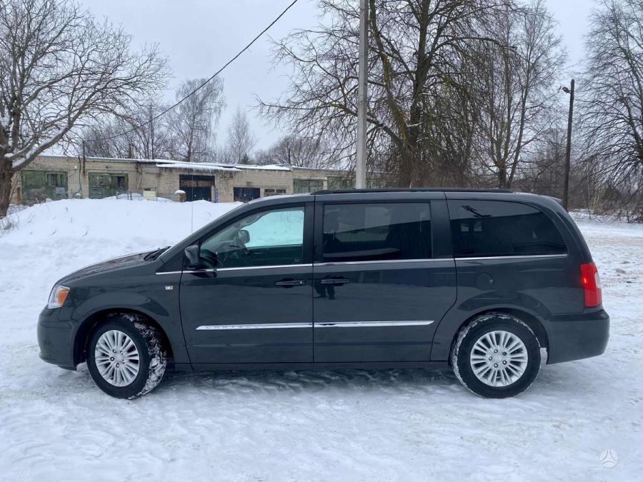 Pelēks Chrysler town-&-country 2012 Šauļi, ar dzinēja tilpumu 3.60 L un nobraukumu 300 tūkst. km par 6950 €, foto 8 vietnē AUTOMOTO.COM.LV