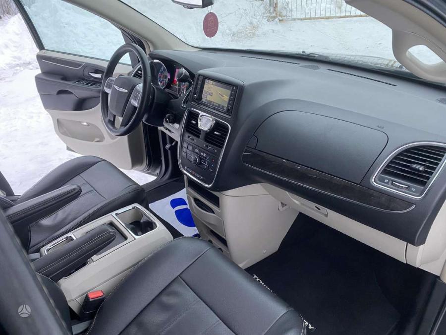 Pelēks Chrysler town-&-country 2012 Šauļi, ar dzinēja tilpumu 3.60 L un nobraukumu 300 tūkst. km par 6950 €, foto 13 vietnē AUTOMOTO.COM.LV