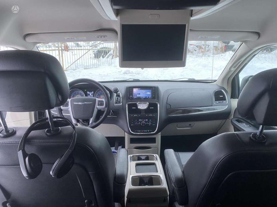 Pelēks Chrysler town-&-country 2012 Šauļi, ar dzinēja tilpumu 3.60 L un nobraukumu 300 tūkst. km par 6950 €, foto 14 vietnē AUTOMOTO.COM.LV