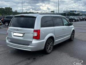 Pelēks Chrysler town-&-country 2012 Avižieniai, ar dzinēja tilpumu 3.60 L un nobraukumu 374 tūkst. km par 5700 €, foto 3 vietnē AUTOMOTO.COM.LV