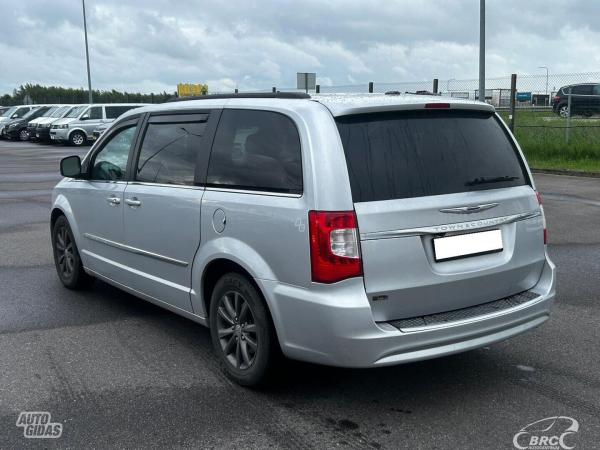 Pelēks Chrysler town-&-country 2012 Avižieniai, ar dzinēja tilpumu 3.60 L un nobraukumu 374 tūkst. km par 5700 €, foto 4 vietnē AUTOMOTO.COM.LV