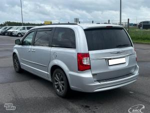 Pelēks Chrysler town-&-country 2012 Avižieniai, ar dzinēja tilpumu 3.60 L un nobraukumu 374 tūkst. km par 5700 €, foto 5 vietnē AUTOMOTO.COM.LV