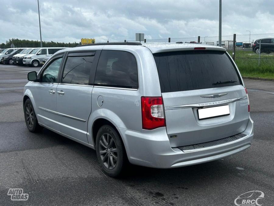 Pelēks Chrysler town-&-country 2012 Avižieniai, ar dzinēja tilpumu 3.60 L un nobraukumu 374 tūkst. km par 5700 €, foto 5 vietnē AUTOMOTO.COM.LV