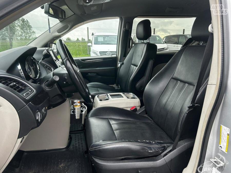 Pelēks Chrysler town-&-country 2012 Avižieniai, ar dzinēja tilpumu 3.60 L un nobraukumu 374 tūkst. km par 5700 €, foto 6 vietnē AUTOMOTO.COM.LV