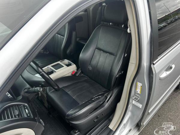 Pelēks Chrysler town-&-country 2012 Avižieniai, ar dzinēja tilpumu 3.60 L un nobraukumu 374 tūkst. km par 5700 €, foto 6 vietnē AUTOMOTO.COM.LV