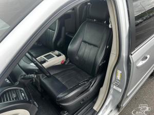 Pelēks Chrysler town-&-country 2012 Avižieniai, ar dzinēja tilpumu 3.60 L un nobraukumu 374 tūkst. km par 5700 €, foto 7 vietnē AUTOMOTO.COM.LV