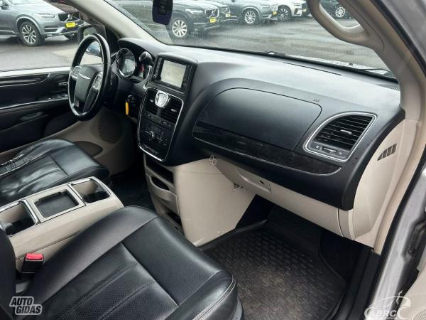 Pelēks Chrysler town-&-country 2012 Avižieniai, ar dzinēja tilpumu 3.60 L un nobraukumu 374 tūkst. km par 5700 €, foto 8 vietnē AUTOMOTO.COM.LV
