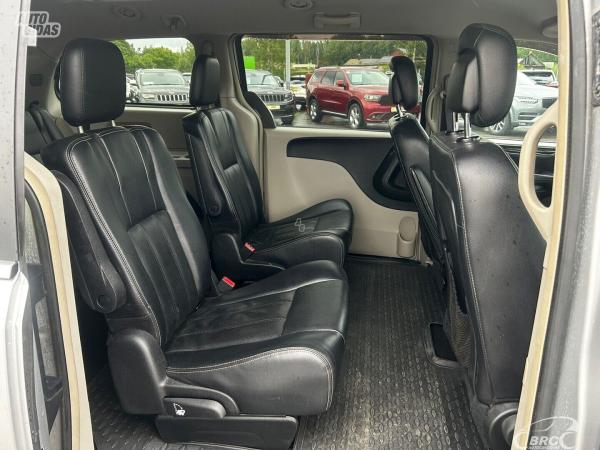 Pelēks Chrysler town-&-country 2012 Avižieniai, ar dzinēja tilpumu 3.60 L un nobraukumu 374 tūkst. km par 5700 €, foto 10 vietnē AUTOMOTO.COM.LV