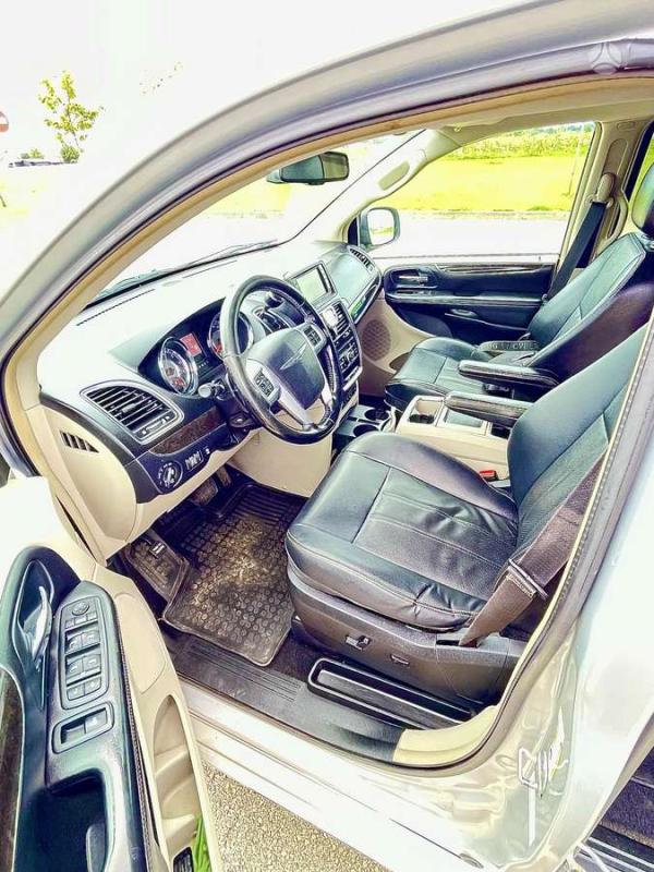 Grey Chrysler town-&-country 2012 in Siauliai, with an engine capacity of 3.60 L and mileage of 209 thousand km for 5500 €, photo 6 on AUTOMOTO.COM.LV
