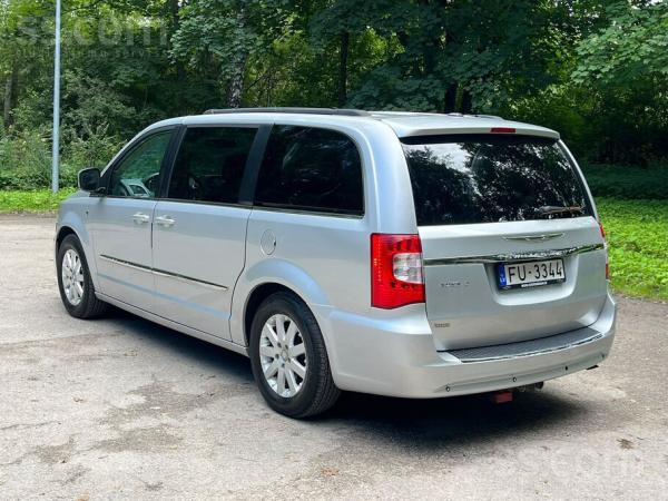 Grey Chrysler town-&-country 2012 in Riga, with an engine capacity of 3.60 L and mileage of 0 thousand km for 5590 €, photo 3 on AUTOMOTO.COM.LV