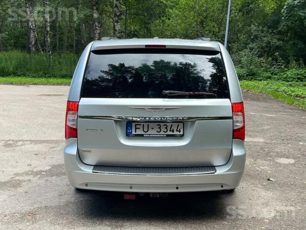 Grey Chrysler town-&-country 2012 in Riga, with an engine capacity of 3.60 L and mileage of 0 thousand km for 5590 €, photo 4 on AUTOMOTO.COM.LV