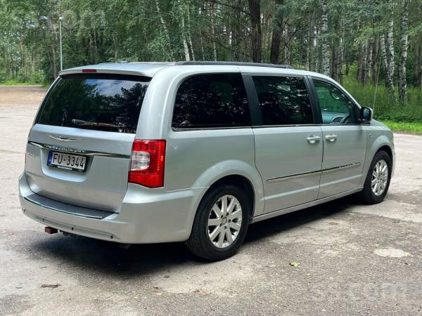 Grey Chrysler town-&-country 2012 in Riga, with an engine capacity of 3.60 L and mileage of 0 thousand km for 5590 €, photo 5 on AUTOMOTO.COM.LV