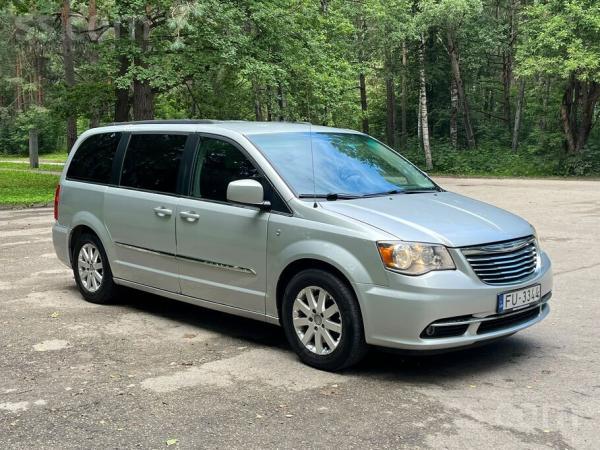 Grey Chrysler town-&-country 2012 in Riga, with an engine capacity of 3.60 L and mileage of 0 thousand km for 5590 €, photo 7 on AUTOMOTO.COM.LV