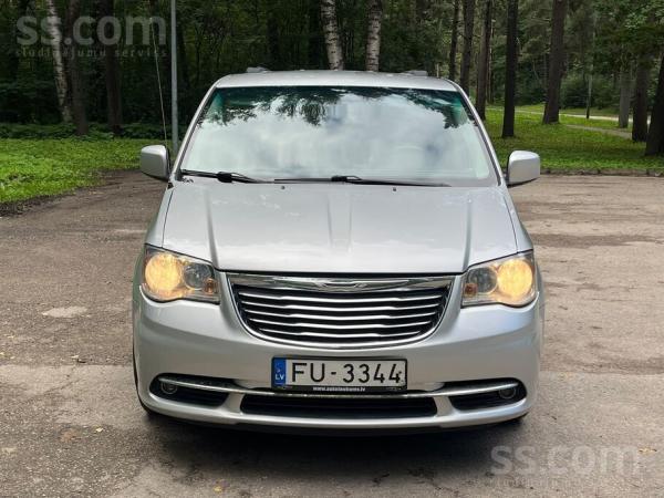 Grey Chrysler town-&-country 2012 in Riga, with an engine capacity of 3.60 L and mileage of 0 thousand km for 5590 €, photo 8 on AUTOMOTO.COM.LV