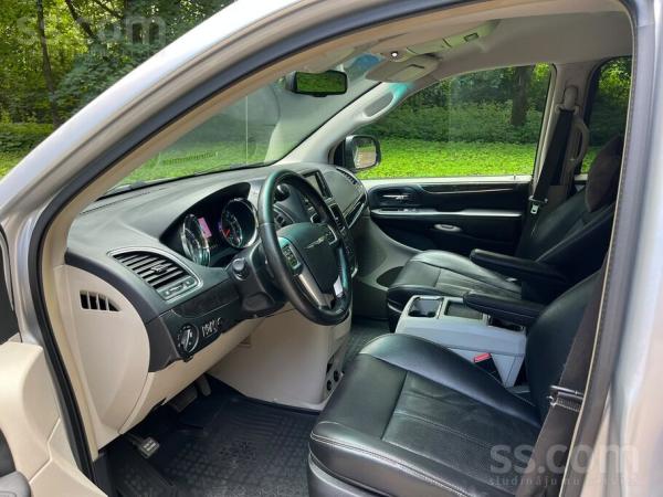Grey Chrysler town-&-country 2012 in Riga, with an engine capacity of 3.60 L and mileage of 0 thousand km for 5590 €, photo 9 on AUTOMOTO.COM.LV