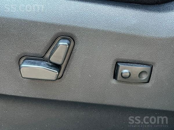 Grey Chrysler town-&-country 2012 in Riga, with an engine capacity of 3.60 L and mileage of 0 thousand km for 5590 €, photo 10 on AUTOMOTO.COM.LV