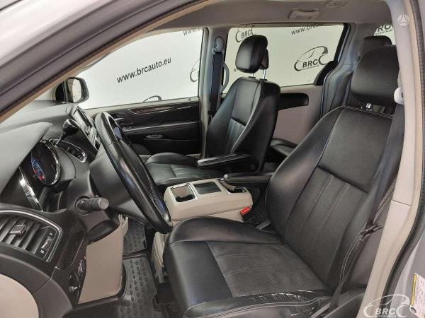 Pelēks Chrysler town-&-country 2012 Viļņa, ar dzinēja tilpumu 3.60 L un nobraukumu 374 tūkst. km par 4900 €, foto 9 vietnē AUTOMOTO.COM.LV