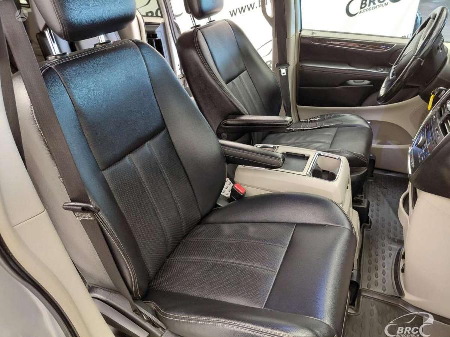 Pelēks Chrysler town-&-country 2012 Viļņa, ar dzinēja tilpumu 3.60 L un nobraukumu 374 tūkst. km par 4900 €, foto 10 vietnē AUTOMOTO.COM.LV