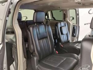 Pelēks Chrysler town-&-country 2012 Viļņa, ar dzinēja tilpumu 3.60 L un nobraukumu 374 tūkst. km par 4900 €, foto 11 vietnē AUTOMOTO.COM.LV