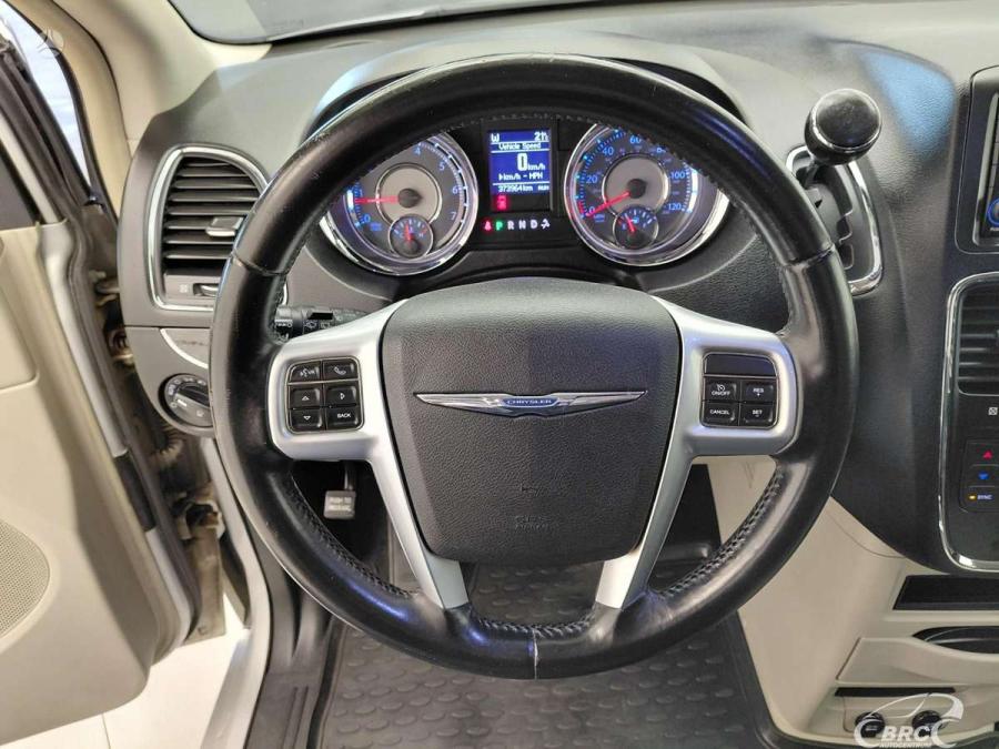 Pelēks Chrysler town-&-country 2012 Viļņa, ar dzinēja tilpumu 3.60 L un nobraukumu 374 tūkst. km par 4900 €, foto 17 vietnē AUTOMOTO.COM.LV