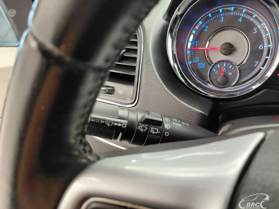 Pelēks Chrysler town-&-country 2012 Viļņa, ar dzinēja tilpumu 3.60 L un nobraukumu 374 tūkst. km par 4900 €, foto 20 vietnē AUTOMOTO.COM.LV