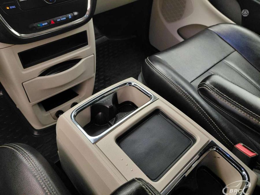 Pelēks Chrysler town-&-country 2012 Viļņa, ar dzinēja tilpumu 3.60 L un nobraukumu 374 tūkst. km par 4900 €, foto 25 vietnē AUTOMOTO.COM.LV