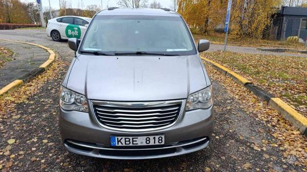 Pelēks Chrysler town-&-country 2013 Ukmergė, ar dzinēja tilpumu 3.60 L un nobraukumu 319 tūkst. km par 5300 €, foto 3 vietnē AUTOMOTO.COM.LV