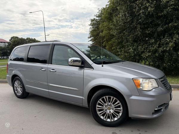 Pelēks Chrysler town-&-country 2013 Kauņa, ar dzinēja tilpumu 3.60 L un nobraukumu 338 tūkst. km par 5900 €, foto 2 vietnē AUTOMOTO.COM.LV
