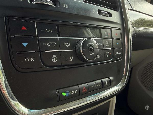 Pelēks Chrysler town-&-country 2013 Kauņa, ar dzinēja tilpumu 3.60 L un nobraukumu 338 tūkst. km par 5900 €, foto 9 vietnē AUTOMOTO.COM.LV