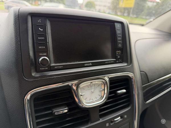 Pelēks Chrysler town-&-country 2013 Kauņa, ar dzinēja tilpumu 3.60 L un nobraukumu 338 tūkst. km par 5900 €, foto 10 vietnē AUTOMOTO.COM.LV