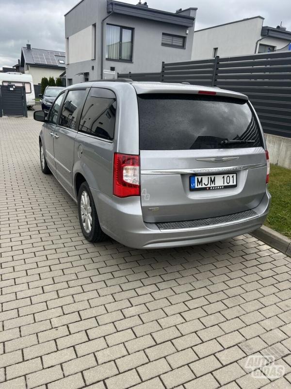 Grey Chrysler town-&-country 2014 in Kaunas, with an engine capacity of 3.60 L and mileage of 251 thousand km for 6300 €, photo 3 on AUTOMOTO.COM.LV