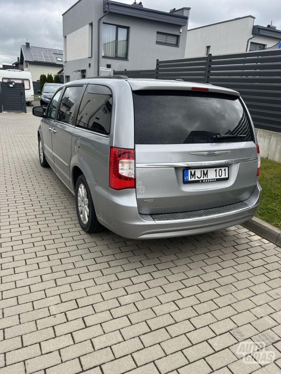 Grey Chrysler town-&-country 2014 in Kaunas, with an engine capacity of 3.60 L and mileage of 251 thousand km for 6300 €, photo 3 on AUTOMOTO.COM.LV