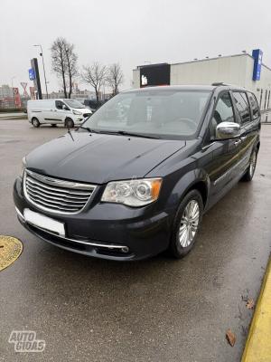 Pelēks Chrysler town-&-country 2014 Kauņa, ar dzinēja tilpumu 3.60 L un nobraukumu 245 tūkst. km par 9900 €, foto  vietnē AUTOMOTO.COM.LV