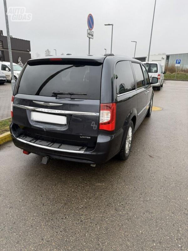 Grey Chrysler town-&-country 2014 in Kaunas, with an engine capacity of 3.60 L and mileage of 245 thousand km for 9900 €, photo 3 on AUTOMOTO.COM.LV