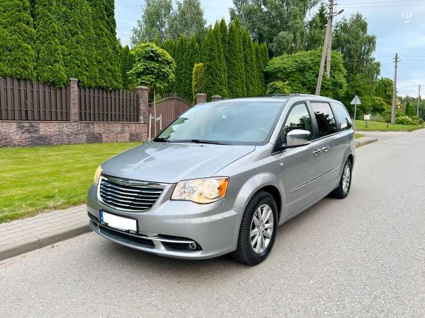Grey Chrysler town-&-country 2014 in Vilnius, with an engine capacity of 3.60 L and mileage of 298 thousand km for 6499 €, photo 1 on AUTOMOTO.COM.LV