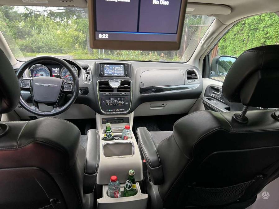 Pelēks Chrysler town-&-country 2014 Viļņa, ar dzinēja tilpumu 3.60 L un nobraukumu 298 tūkst. km par 6499 €, foto 16 vietnē AUTOMOTO.COM.LV