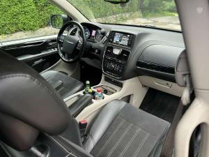 Pelēks Chrysler town-&-country 2014 Viļņa, ar dzinēja tilpumu 3.60 L un nobraukumu 298 tūkst. km par 6499 €, foto 17 vietnē AUTOMOTO.COM.LV