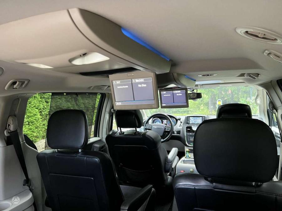 Pelēks Chrysler town-&-country 2014 Viļņa, ar dzinēja tilpumu 3.60 L un nobraukumu 298 tūkst. km par 6499 €, foto 22 vietnē AUTOMOTO.COM.LV