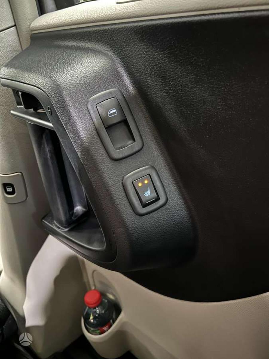 Pelēks Chrysler town-&-country 2014 Viļņa, ar dzinēja tilpumu 3.60 L un nobraukumu 298 tūkst. km par 6499 €, foto 23 vietnē AUTOMOTO.COM.LV