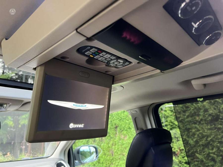 Pelēks Chrysler town-&-country 2014 Viļņa, ar dzinēja tilpumu 3.60 L un nobraukumu 298 tūkst. km par 6499 €, foto 27 vietnē AUTOMOTO.COM.LV