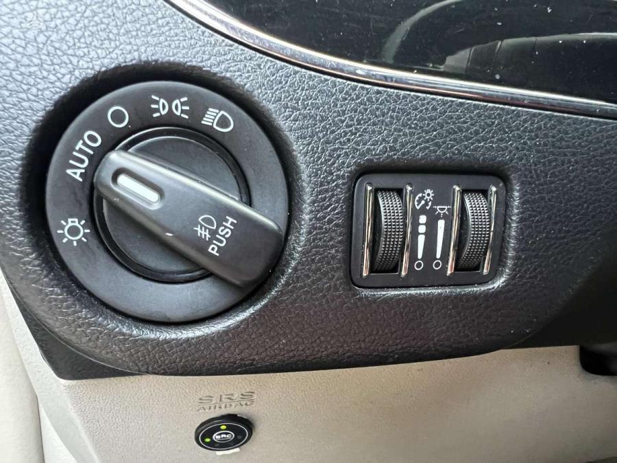 Pelēks Chrysler town-&-country 2014 Viļņa, ar dzinēja tilpumu 3.60 L un nobraukumu 298 tūkst. km par 6499 €, foto 30 vietnē AUTOMOTO.COM.LV