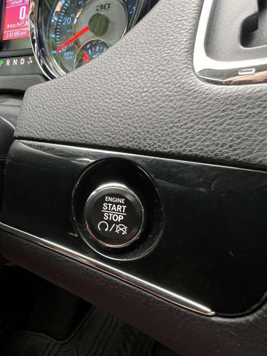 Pelēks Chrysler town-&-country 2014 Viļņa, ar dzinēja tilpumu 3.60 L un nobraukumu 298 tūkst. km par 6499 €, foto 31 vietnē AUTOMOTO.COM.LV