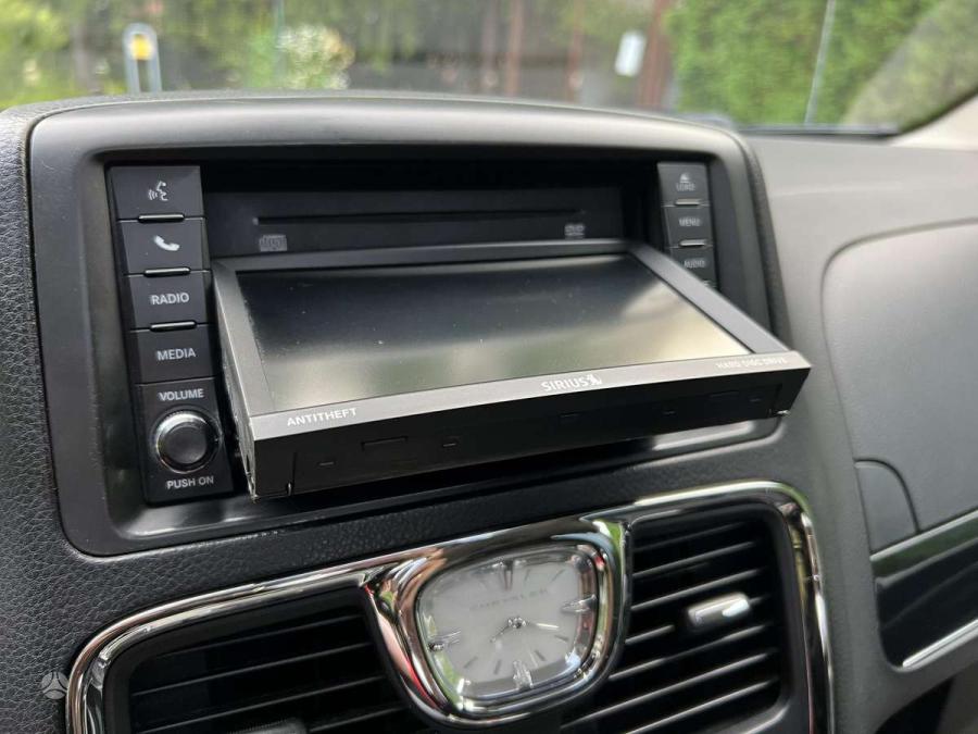 Pelēks Chrysler town-&-country 2014 Viļņa, ar dzinēja tilpumu 3.60 L un nobraukumu 298 tūkst. km par 6499 €, foto 34 vietnē AUTOMOTO.COM.LV