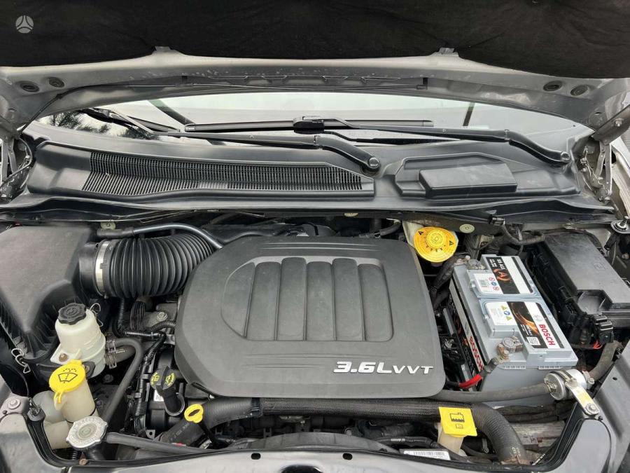 Pelēks Chrysler town-&-country 2014 Viļņa, ar dzinēja tilpumu 3.60 L un nobraukumu 298 tūkst. km par 6499 €, foto 41 vietnē AUTOMOTO.COM.LV