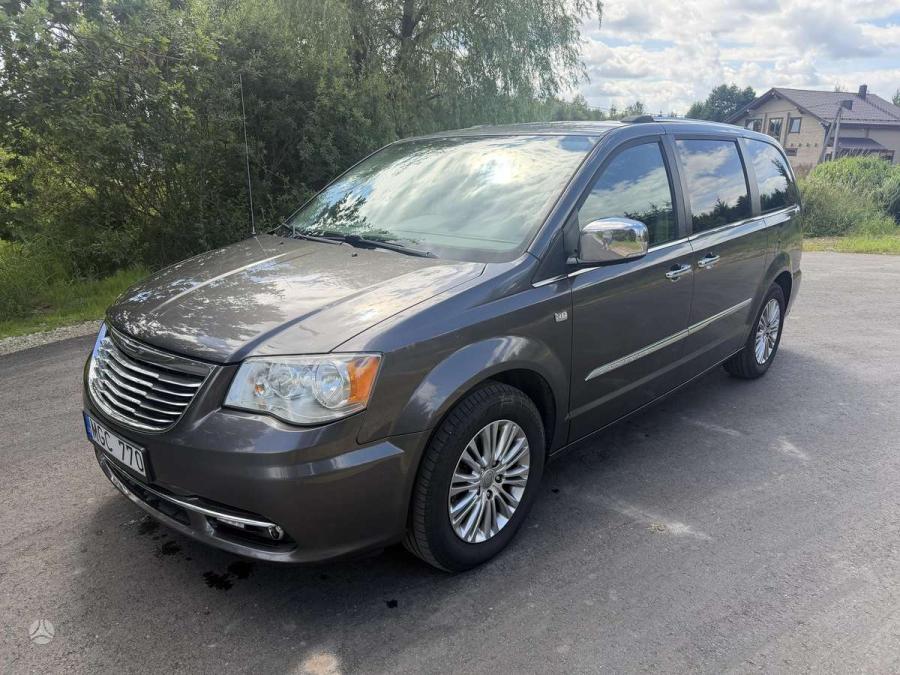 Pelēks Chrysler town-&-country 2014 Viļņa, ar dzinēja tilpumu 3.60 L un nobraukumu 257 tūkst. km par 7900 €, foto 1 vietnē AUTOMOTO.COM.LV