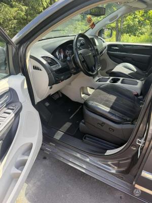 Pelēks Chrysler town-&-country 2014 Viļņa, ar dzinēja tilpumu 3.60 L un nobraukumu 257 tūkst. km par 7900 €, foto 7 vietnē AUTOMOTO.COM.LV